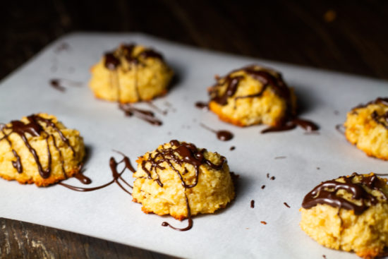 Almond Macaroon Cookies - Comfy Belly